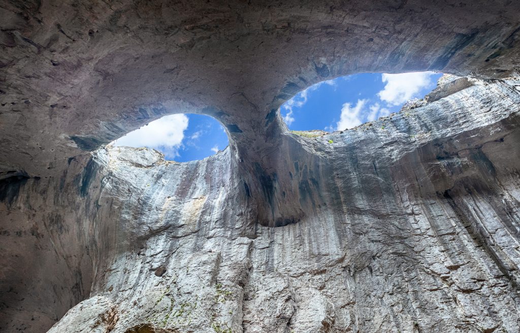 SECRETELE PESTERII “PROHODNA”- CEA MAI MISTICA PESTERA DIN BULGARIA